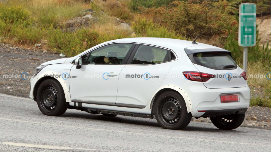 Новий електрокар Renault помітили на випробуваннях у чужому кузові ...