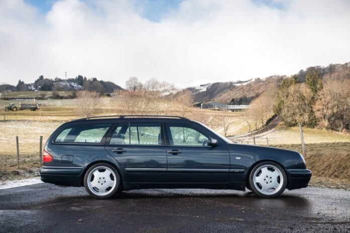 Один з 1700: збережений універсал Mercedes-Benz E55 AMG 1998 року ...