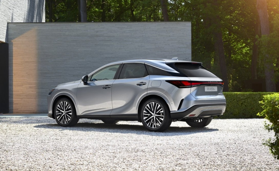 Lexus привіз в Україну потужний кросовер із витратою 1,3 л на 100 км ...